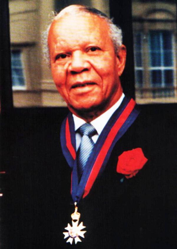 Controversial unveiling of Sir John Compton statue - CaribDirect